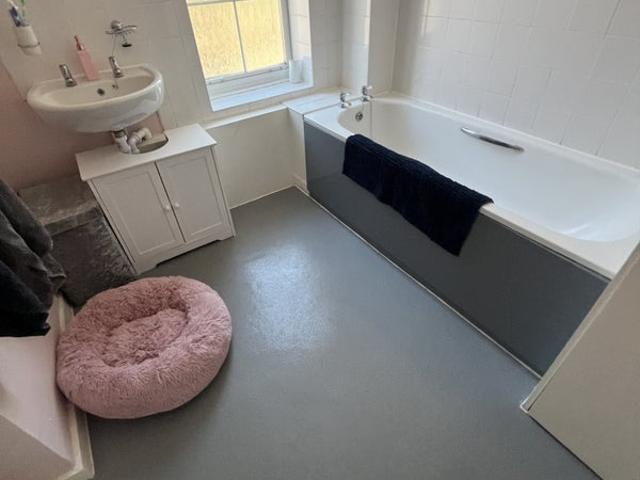 Room at Maggie Blake's Cause, Greater London
