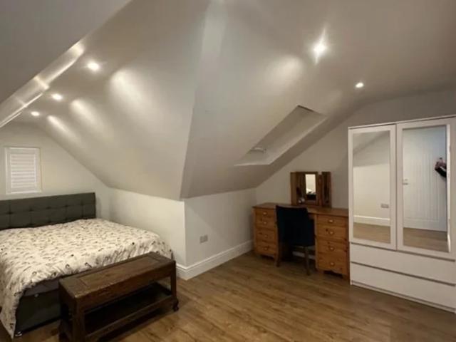 Room at Main Avenue, Greater London