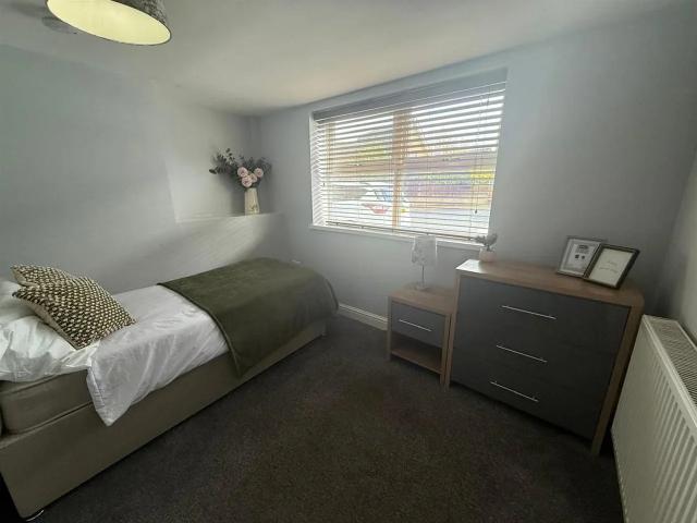 Room at Main Street, Ashfield