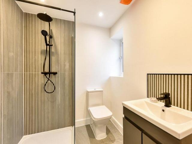 Room at Main Road, Nottingham