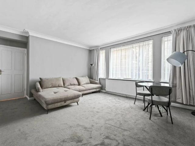 Room at Maida Vale, City of Westminster