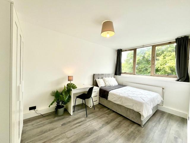 Room at Maida Vale, City of Westminster
