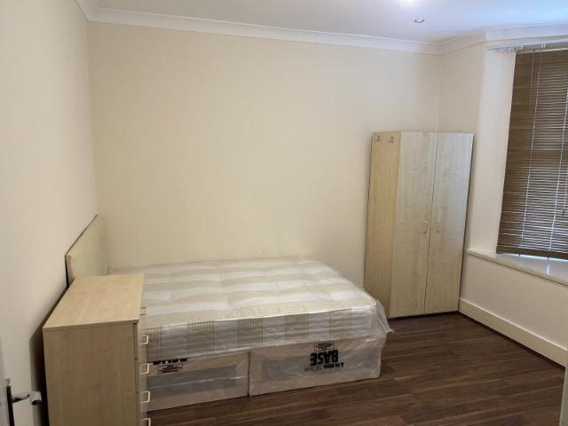 Room at Major Road, Greater London
