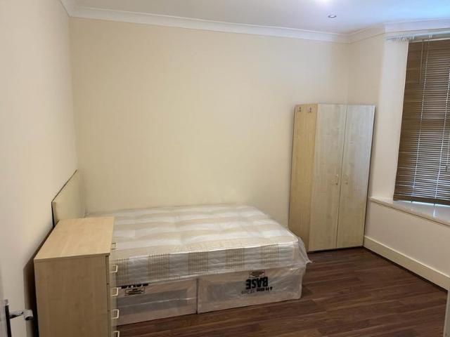 Room at Major Road, Greater London