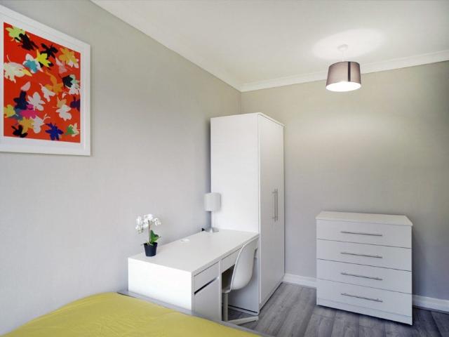 Room at Malmesbury Road, Greater London