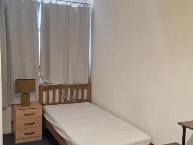 Room at Malmesbury Road, Greater London