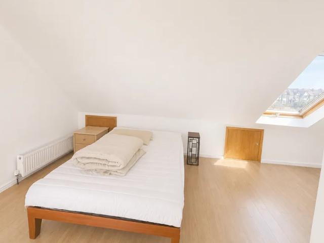 Room at Malmesbury Road, Southampton