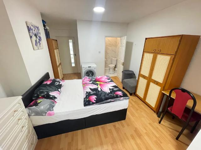 Room at Malam Gardens, Greater London