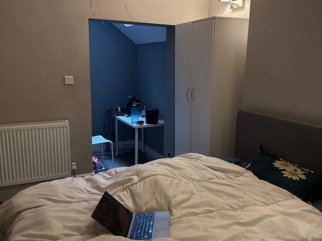 Room at Maldon Road, Greater London