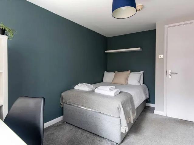 Room at Malin Hill, Nottingham