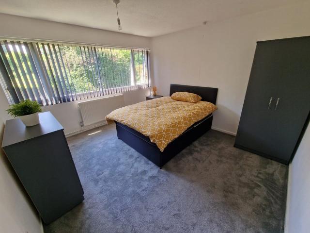 Room at Manningford Road, Birmingham