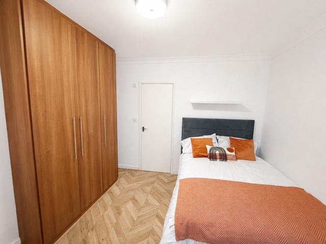Room at Manor Avenue, Greater London