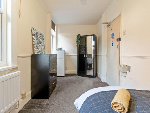 Room at Manor Court Avenue, Nuneaton and Bedworth