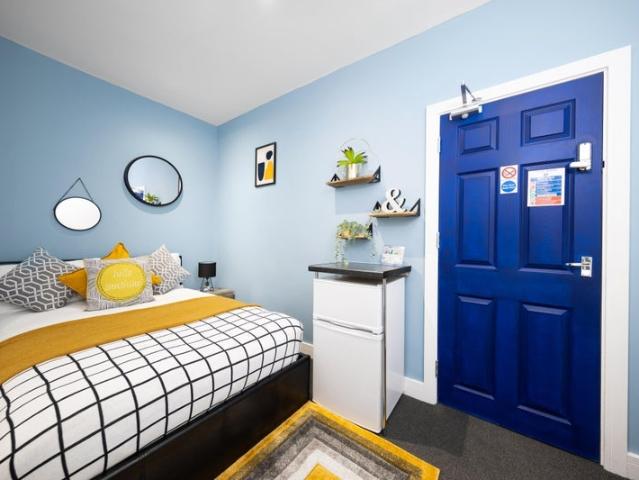 Room at Manor Court Avenue, Nuneaton and Bedworth