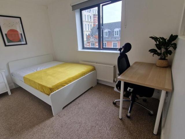Room at Manor Gardens, Greater London