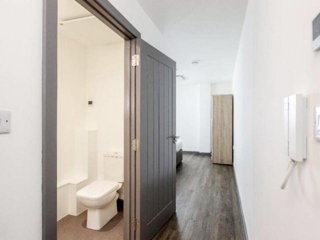 Room at Manor Grove, Wakefield