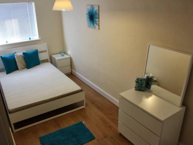 Room at Manor Road, Greater London