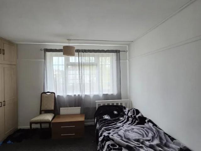 Room at Manor Road, Greater London