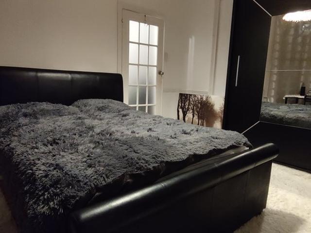 Room at Manor Road, Greater London