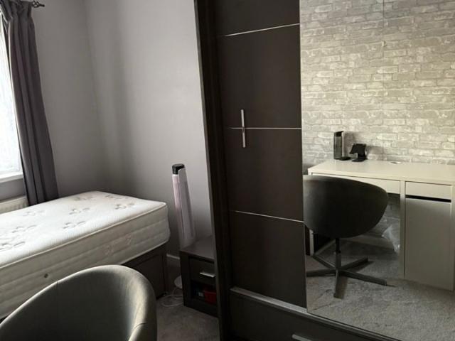 Room at Manor Road, Greater London
