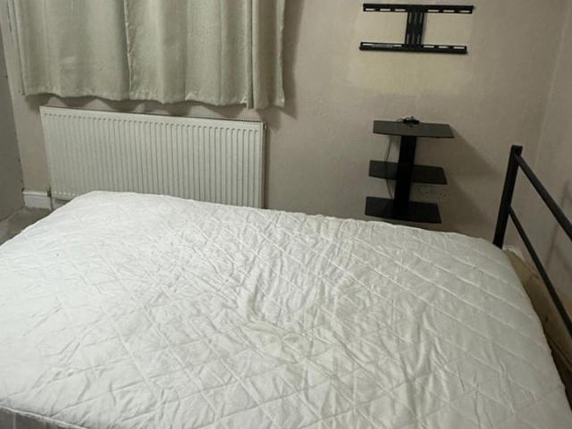 Room at Manor Road, Greater London