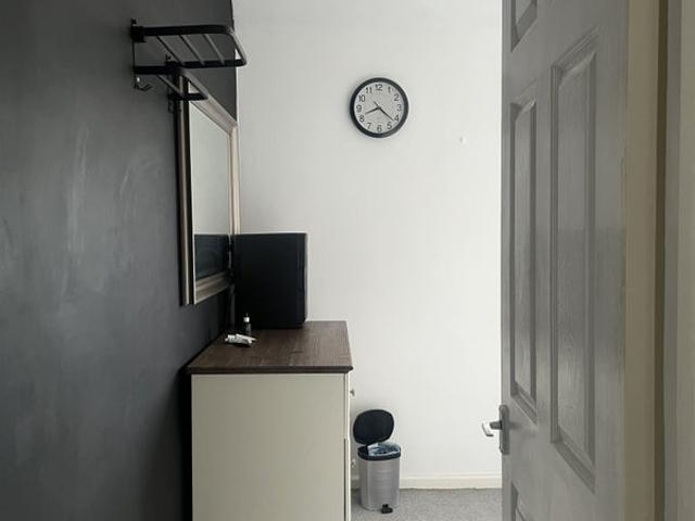 Room at Manor Road, Harlow
