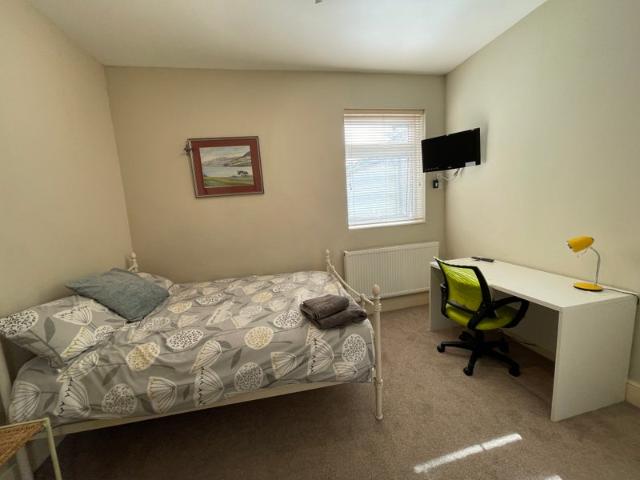 Room at Manor Road, Rugby