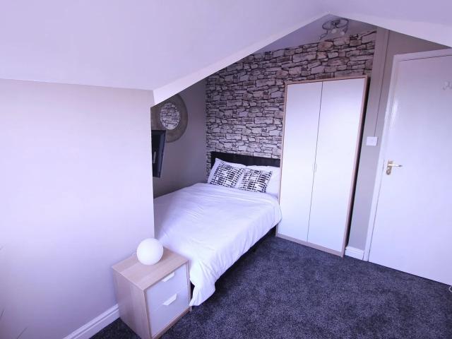 Room at Manor Street, Nottingham