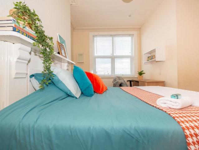 Room at Manor Terrace, Leeds