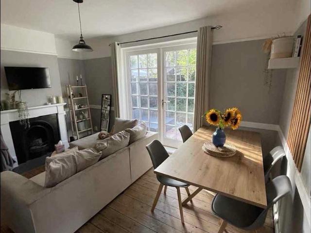 Room at Manchester Grove, Greater London