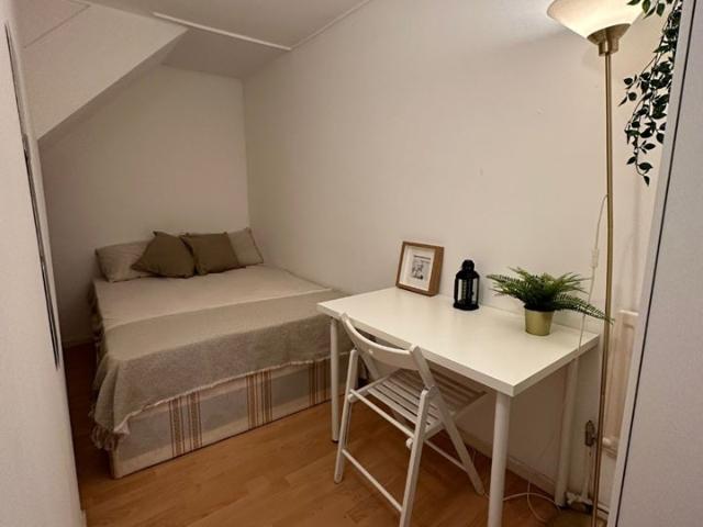 Room at Manchester Drive, Greater London