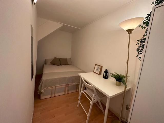 Room at Manchester Drive, Greater London
