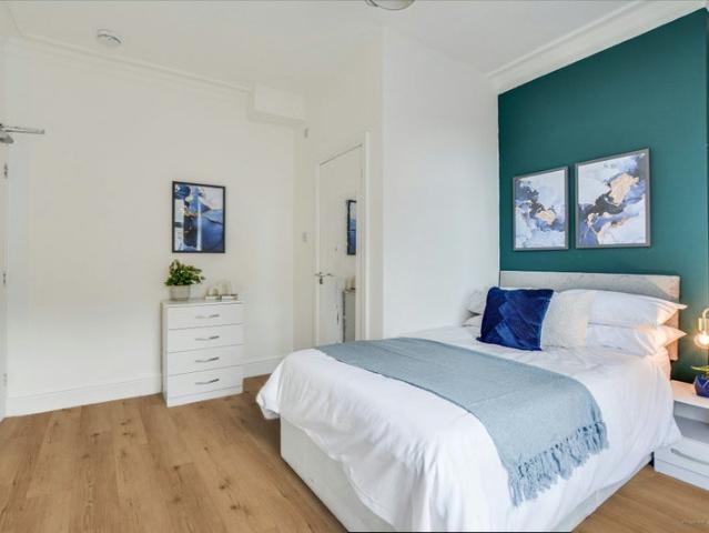 Room at Manchester Road, Burnley
