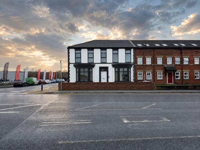 Room at Manchester Road, Farnworth