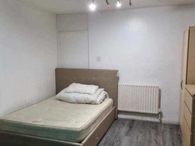 Room at Manchester Road, Greater London
