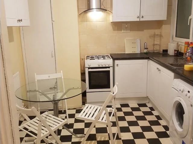 Room at Manchester Road, Greater London
