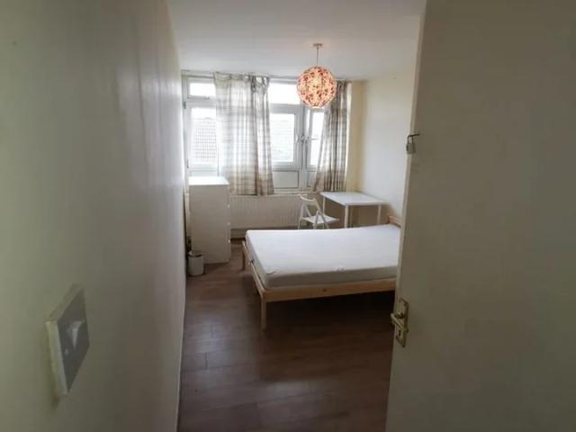 Room at Manchester Road, Greater London
