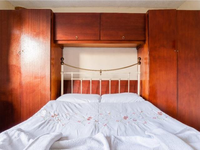 Room at Manchester Road, Greater London