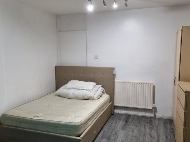 Room at Manchester Road, Greater London