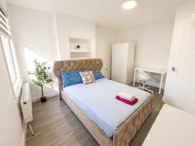 Room at Mandeville Road, Greater London
