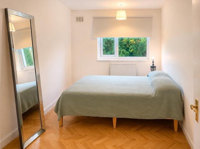Room at Mansfield Heights, Greater London