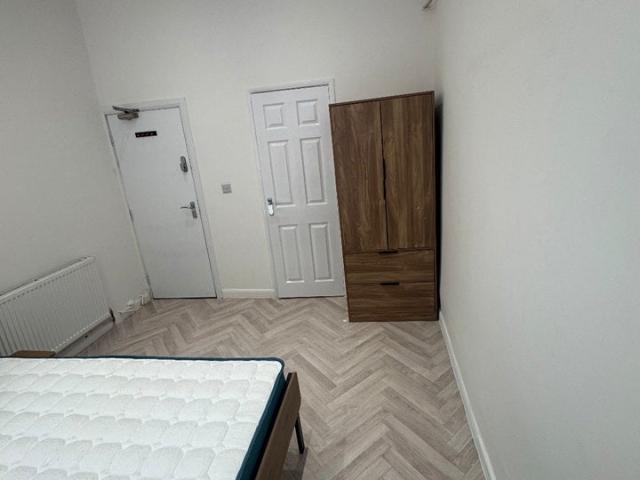 Room at Mansfield Road, Nottingham