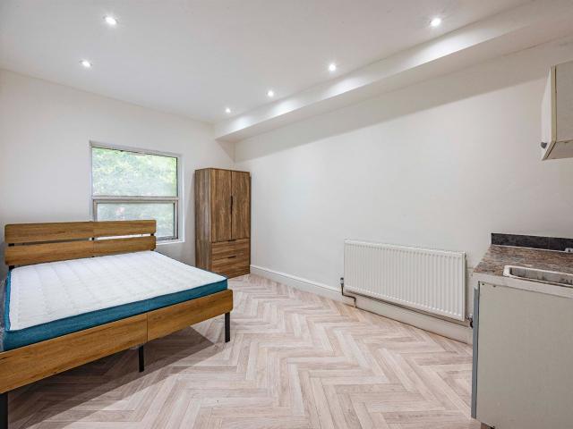 Room at Mansfield Road, Nottingham