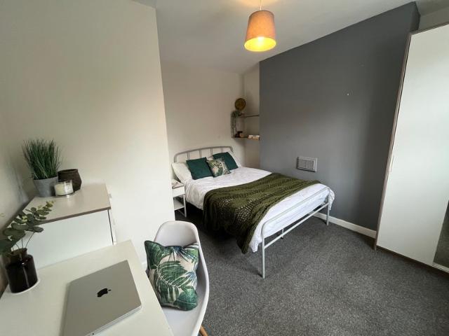 Room at Mansfield Road, Nottingham