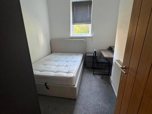 Room at Mansfield Road, Nottingham