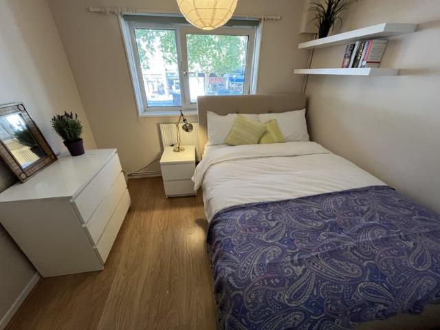 Room at Mansfield Road, Greater London
