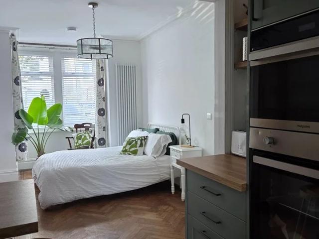 Room at Mansfield Road, Greater London