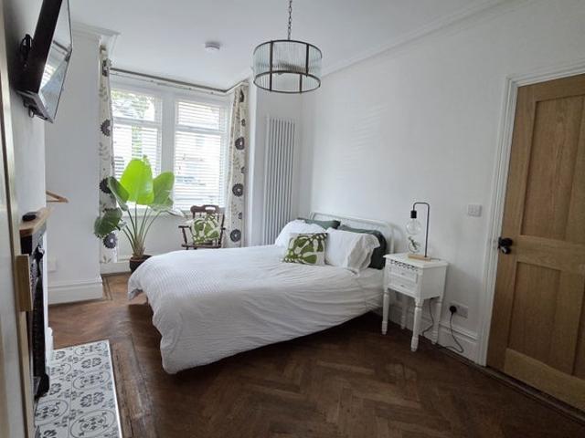 Room at Mansfield Road, Greater London