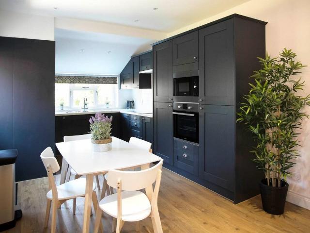 Room at Mansfield Road, Reading