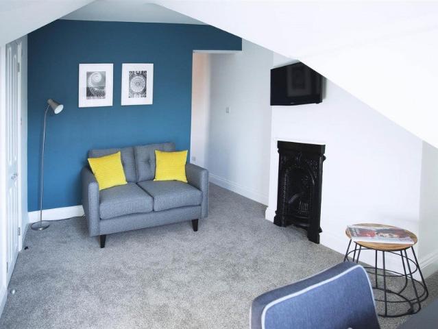 Room at Mansfield Road, Reading